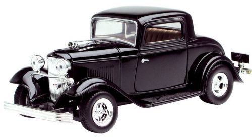 Metalni auto CHEVROLET COUPE 1932, 1:24, Motormax