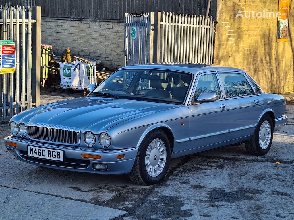 Daimler Double Six sedan