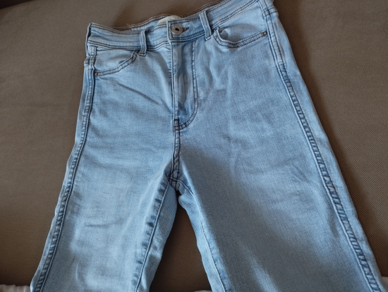 H&M farmerke XS visok struk 1200