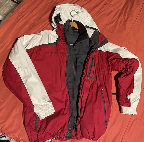 Zimska ski jakna sa uloskom koji se vadi