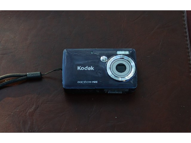 Kodak easyshare mini M200 + kodak klic 7006 baterija
