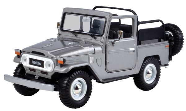 Metalni auto TOYOTA FJ40, 1:24, Motormax