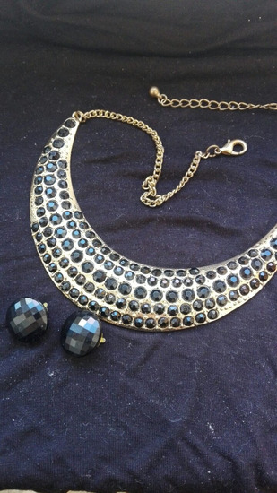 metalna ogrlica polumesec i naušnice