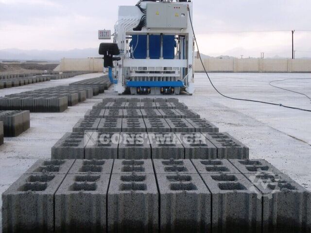Prenosiva mašina za izradu betonskih blokova
Constmach | Machines à blocs de béton Mobile fabrication de blocs de béton