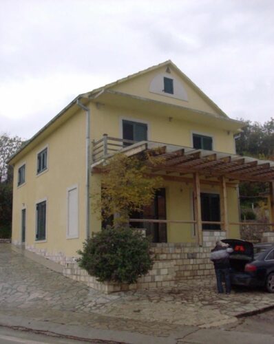 Prodajem kucu u Radovicima-Crna Gora