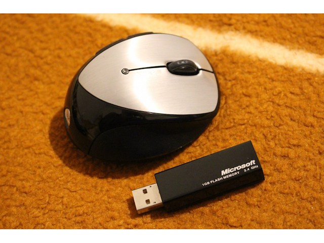 Microsoft Mobile Memory Mouse 8000