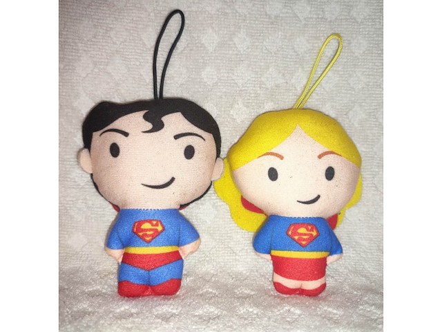 Superman i Supergirl dve figure iz McDonaldsa 2020