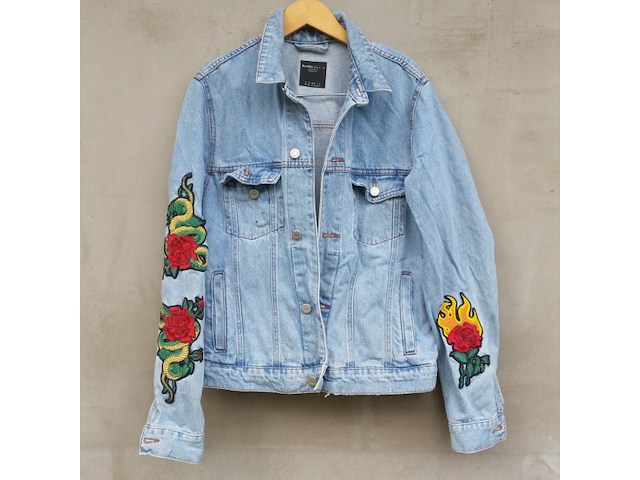 teksas jakna sa cvetovima BERSHKA