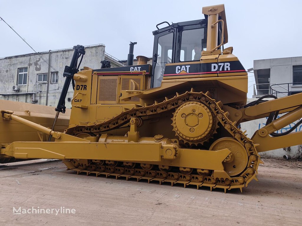 Caterpillar D7R buldožer