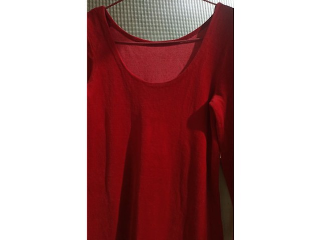 Crvena plisana haljina