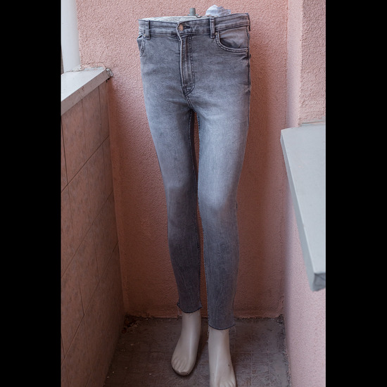 Bershka skinny crop sive farmerke