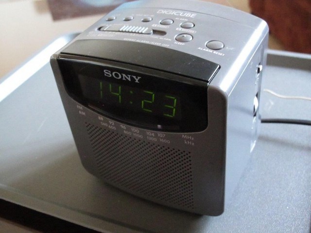 SONY ICF-C102 radio-sat-budilnik
