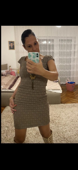 Potpuno ocuvana haljina,