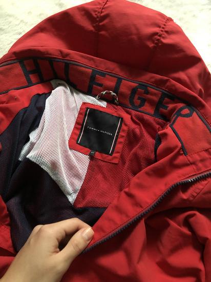 Tommy Hilfiger suskavac SNIZENO 2000!!!