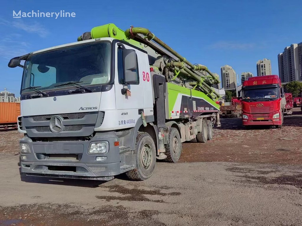 Zoomlion 63-X-7RZ na šasiji Mercedes-Benz Actros 4141 pumpa za beton