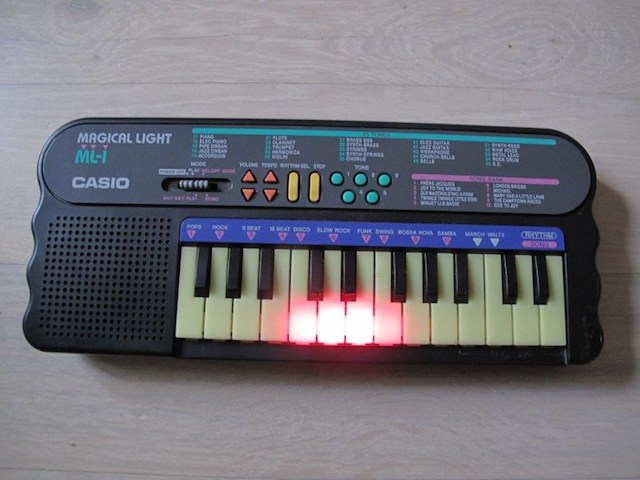 Sintisajzer dečiji - CASIO Magical Light ML-1