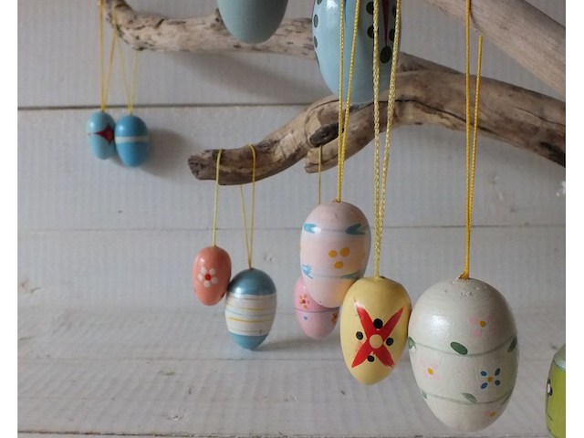 Vintage drvena viseća jaja, Uskršnja dekoracija 13 kom.