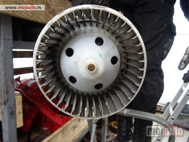 Alfa Romeo GT ventilator u kabini