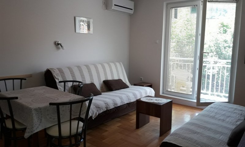 Apartman S
7.8 / 10