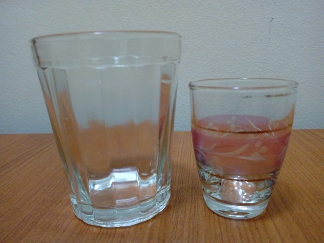 Dve stare čaše