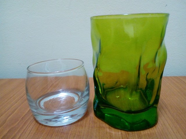 Dve neobične čaše