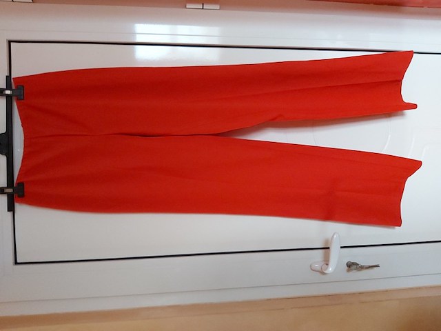 Crvene siroke pantalone 2