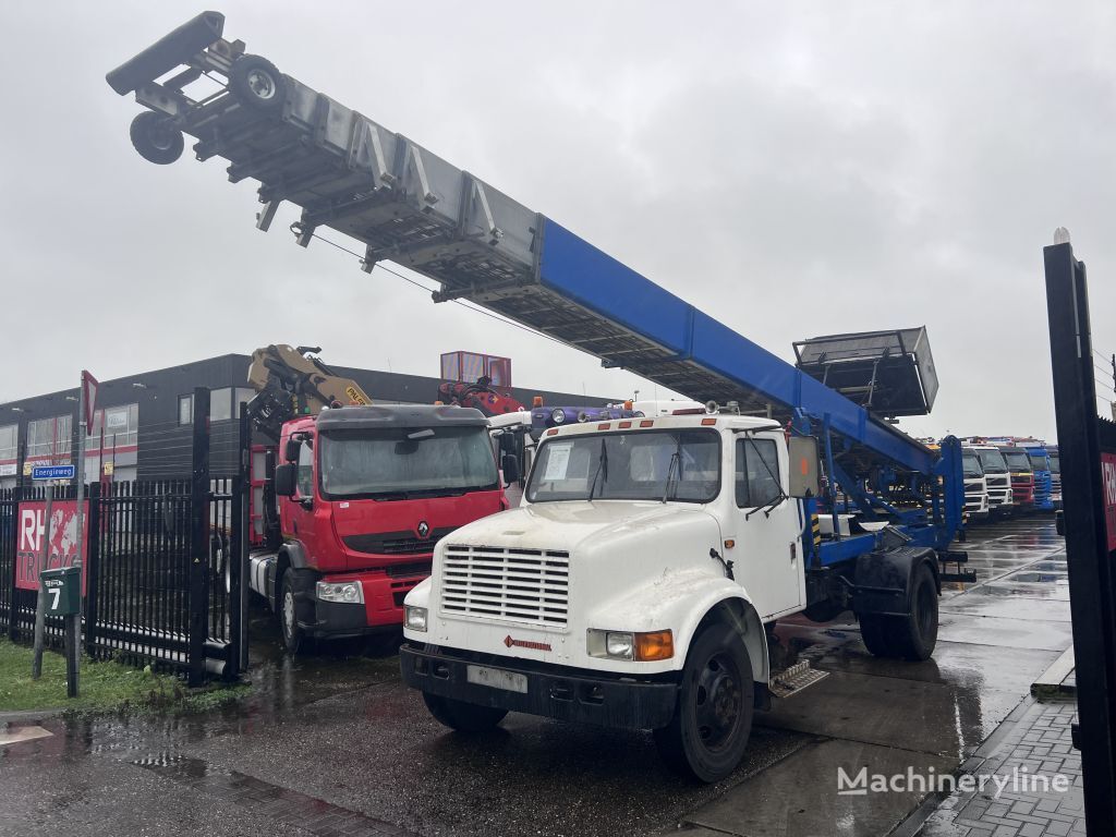 International 4600 4x2 210HP + TEUPEN hyLIFT pokretna dizalica