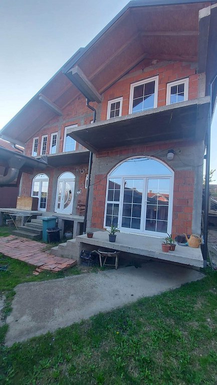 Na prodaju dve kuce u Kragujevcu