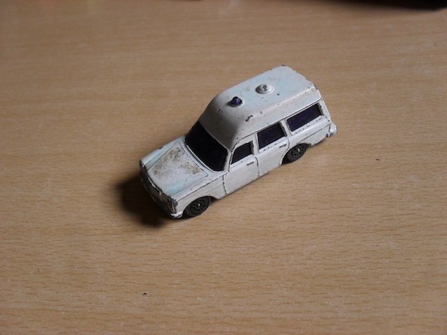 CORGI JUNIORS-MERCEDES BENZ 2200 BINZ AMBULANCE