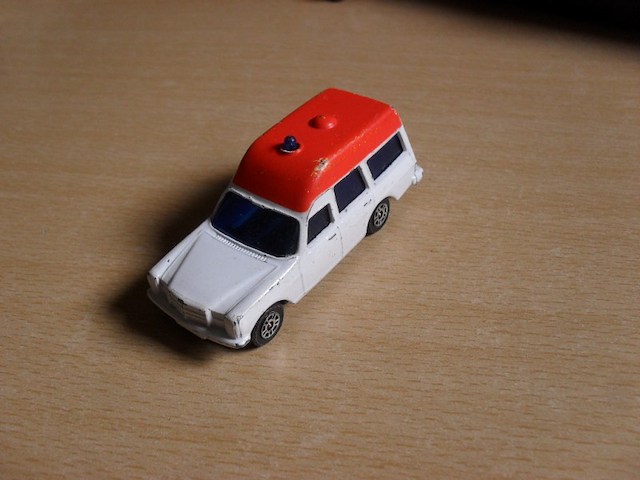 CORGI JUNIORS-MERCEDES BENZ 2200 BINZ AMBULANCE