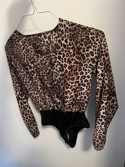 Body Leopard, S velicina