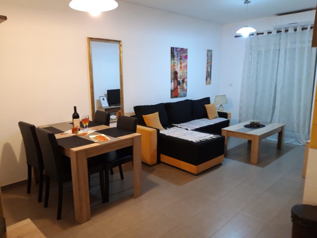 Izdajem apartman na Ledinama, Novi Beograd