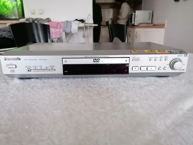 Panasonic DVD plejer RV32 + originalni daljinski