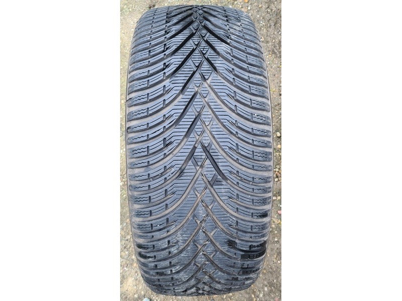 235/45R18 BFGoodrich ZIMSKA GUMA