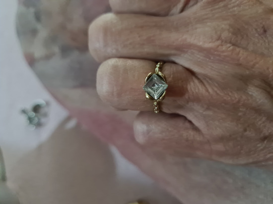 Prsten bohe zlata sa četvrtastim cirkonom