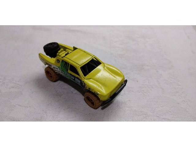 Hot Wheels autic 2003 ,oko 1:60,Thailand malo izgreban