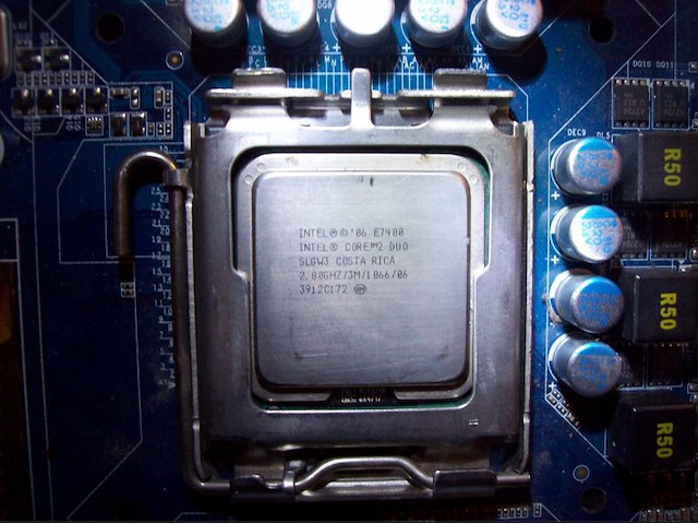 Intel Core 2 Duo E7400(2x 2.80 Ghz, 3Mb, 1066 fsb)