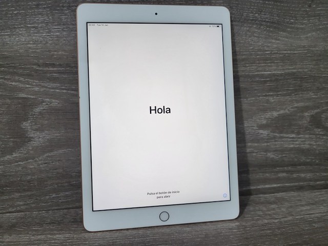 Gold tablet Apple iPad 6 2018 Wi-Fi A1893 32GB iCloud l