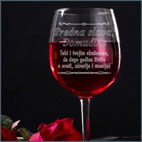 Srećna slava domaćine čaša za vino