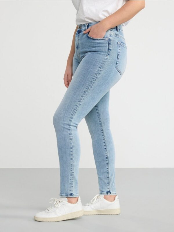 Farmerke CLARA – slim model, visokog struka – mešavina 88% pamuk – CLARA Curve super stretch jeans with high waist