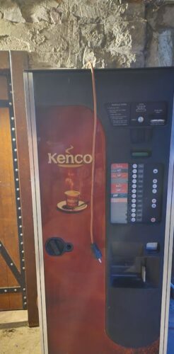 Prodajem “Vending Kenco” aparat za samoposluživanje kafe i napitaka