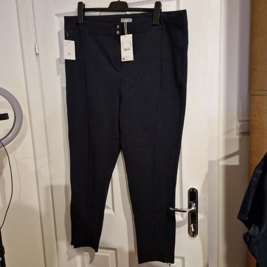 Tamno plave pantalone