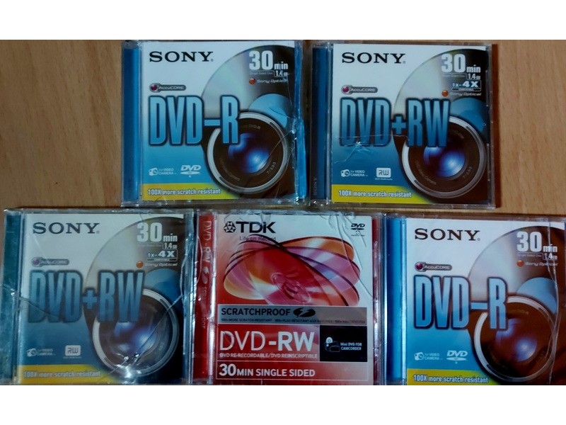 5 DVD ZA KAMERU -3 DVD RW NOVO!!