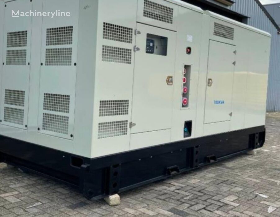 Novi Cummins 700 KvA diesel generator