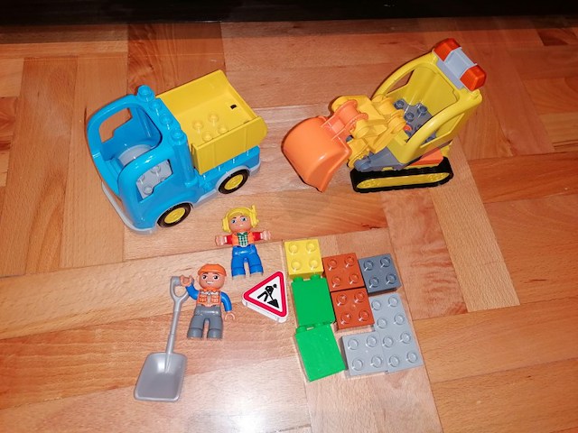 LEGO DUPLO Truck &; Tracked Excavator 10812
