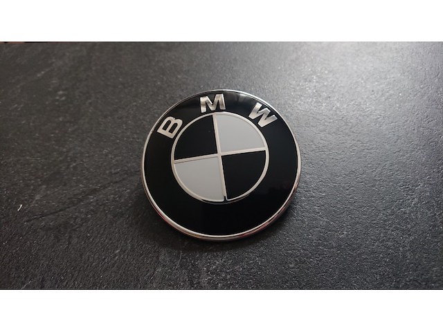 NOVO BMW znak Demmel precnik 82mm CRN (hauba ili gepek)