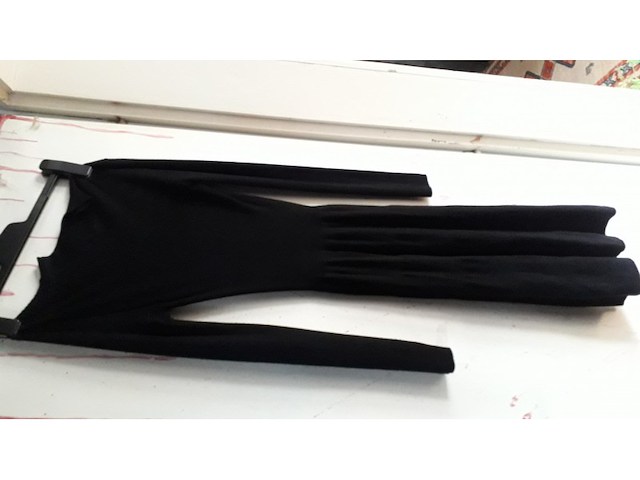 Duga crna pamučna haljina sa dugim rukavima