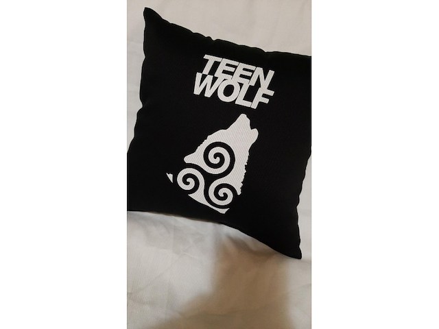 Jastuk beli ili crni - TEEN WOLF - MLADI VUKODLAK