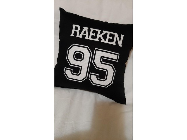 Jastuk beli ili crni - TEEN WOLF - RAEKEN 95