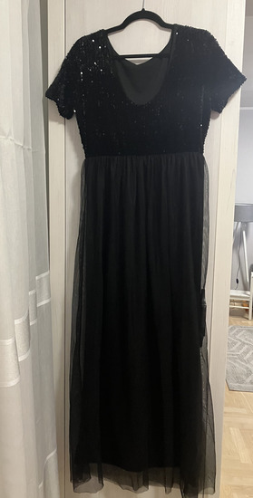 Duga crna haljina